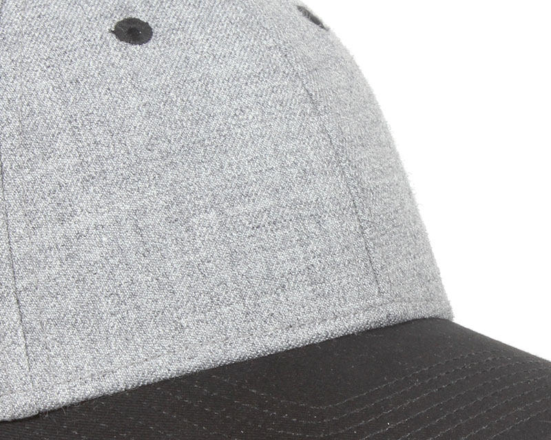 Flexfit Grey/Black - Basic Cap caps - Hatstoreworld.com