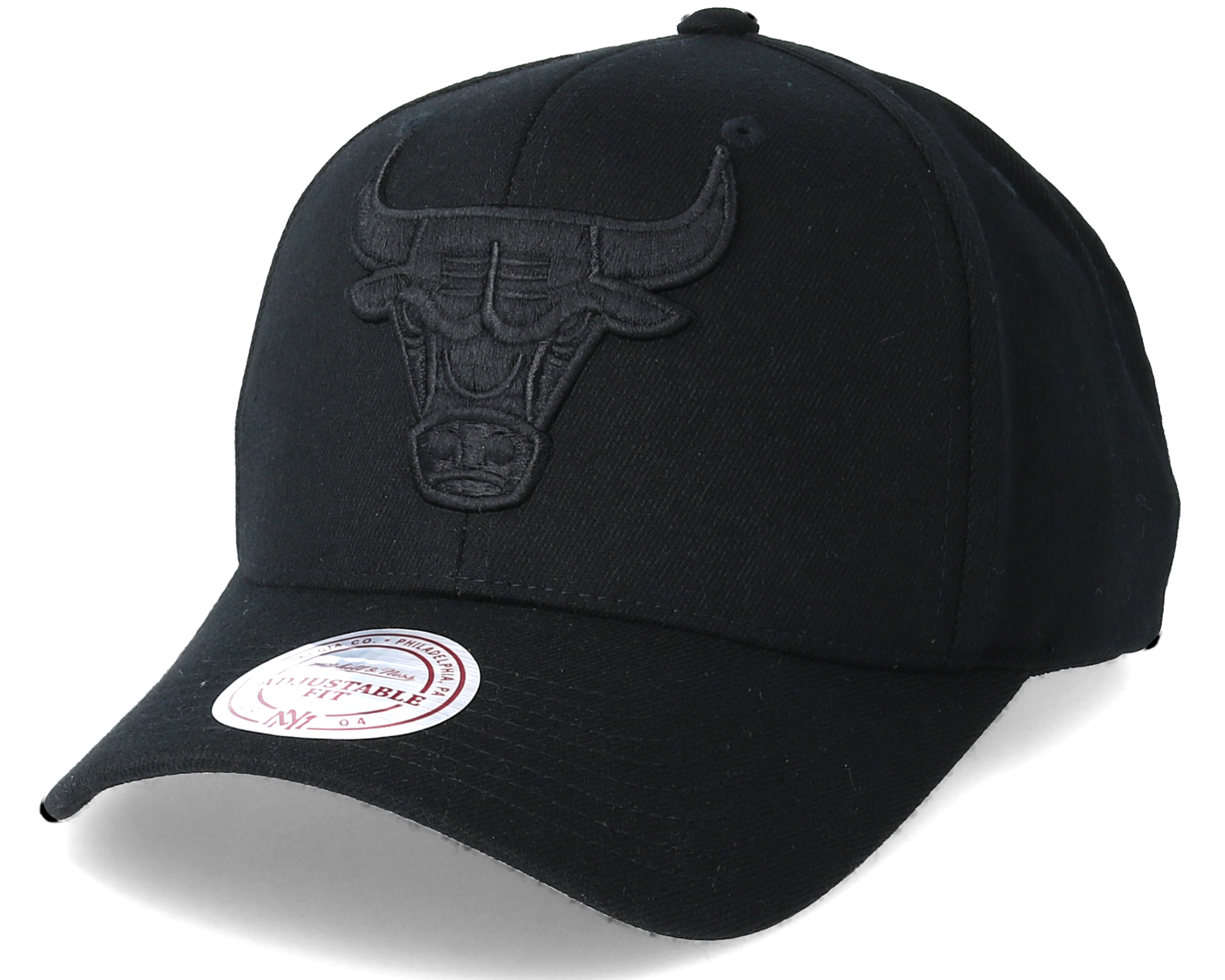 Chicago Bulls Flexfit 110 Adjustable - Mitchell & Ness caps ...