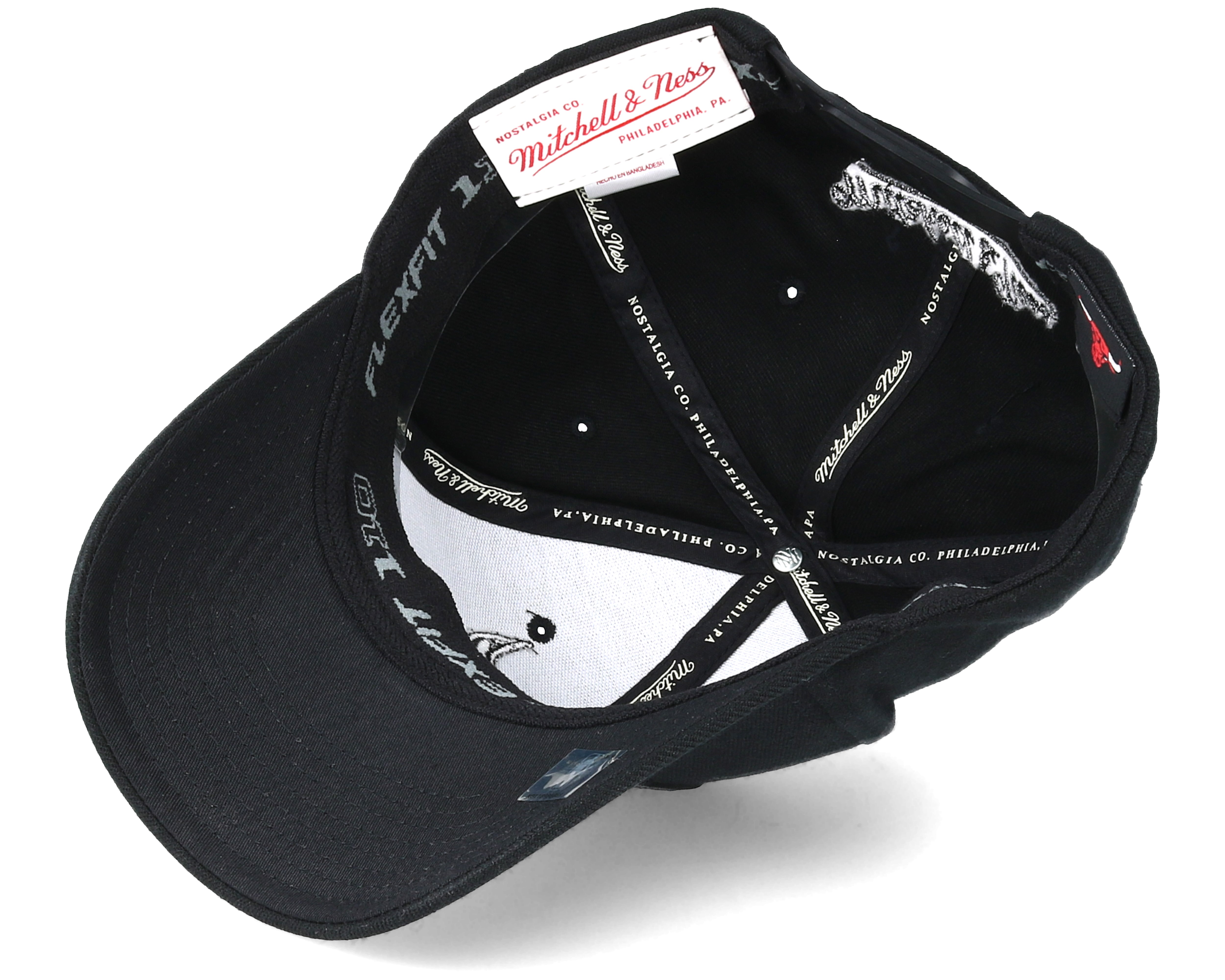 Chicago Bulls Flexfit 110 Adjustable - Mitchell & Ness caps ...