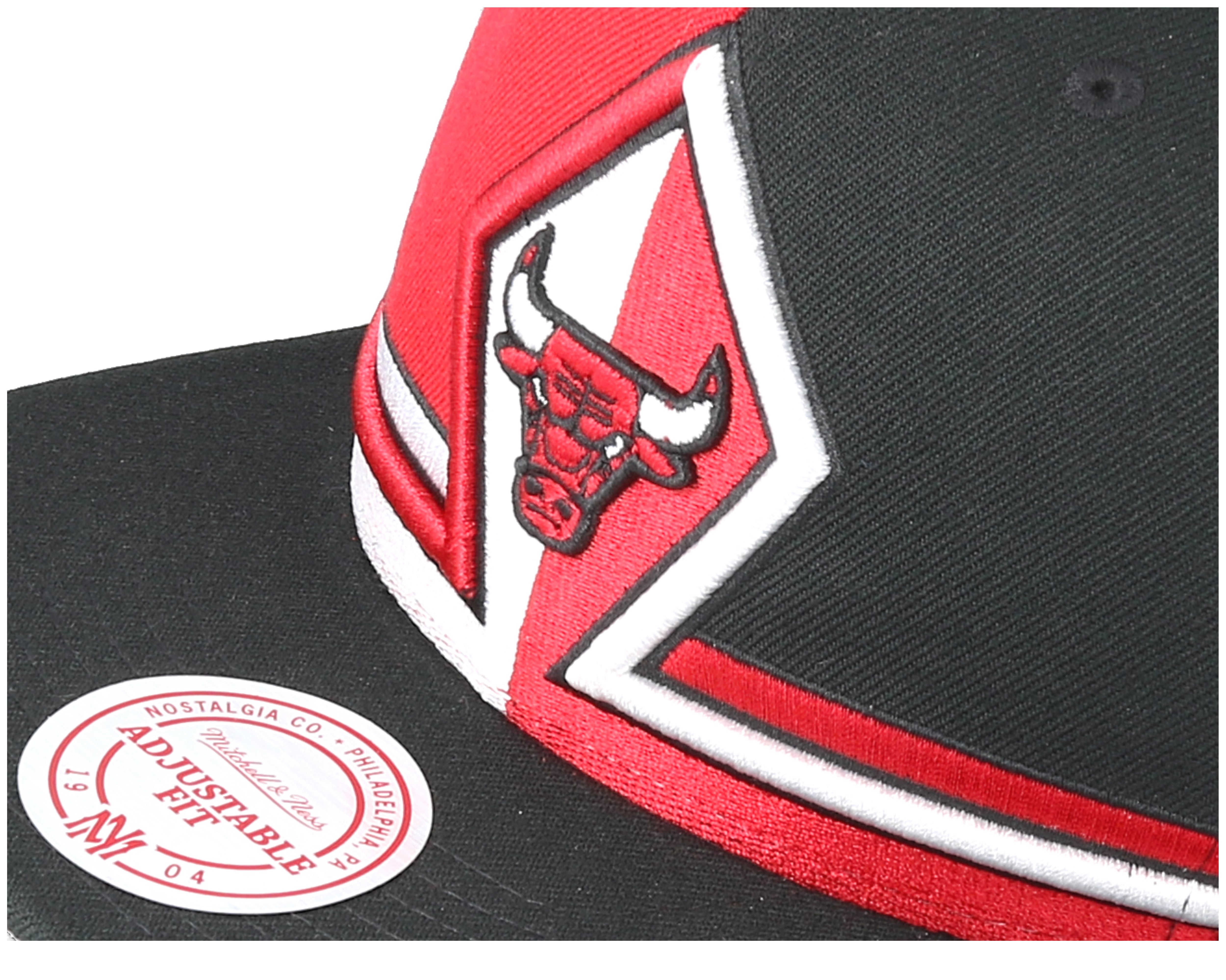 Chicago Bulls Short Split Black/Red Snapback - Mitchell & Ness caps ...